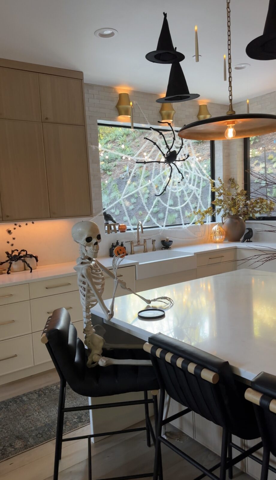 11 Best Items for Halloween Decor Party Ideas + How to Decorate for a ...
